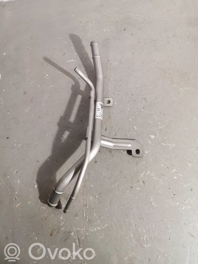 95B121065A Porsche Macan Engine coolant pipe/hose, 25.00 € | RRR