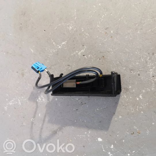 A2228200915 Mercedes-Benz S W222 USB socket connector, 6.00 € | RRR