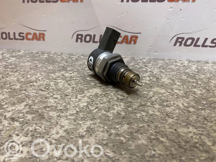 0281002949 BMW 3 E90 E91 Fuel pressure regulator, 35.00 € | RRR