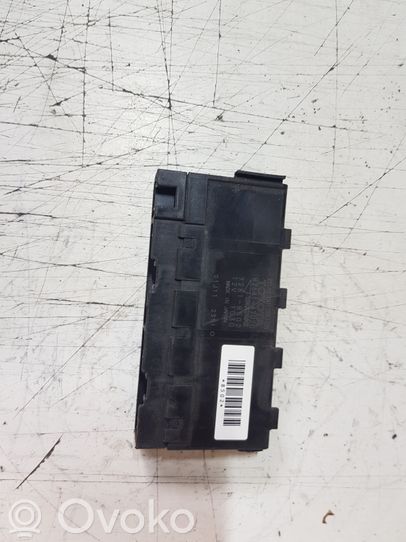 8264147020 Toyota Yaris Module de fusibles, 15.00 € | OVOKO