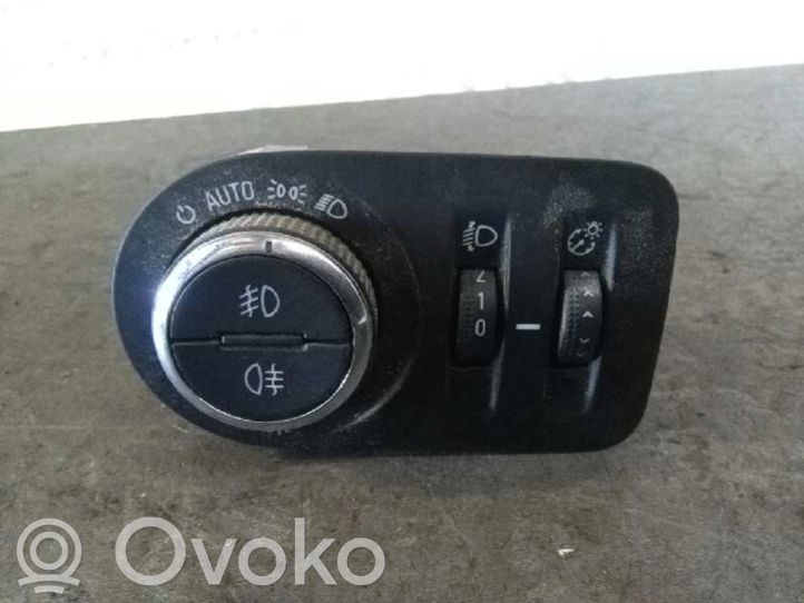 Opel Corsa E Panel lighting control switch, 32.75 € | RRR