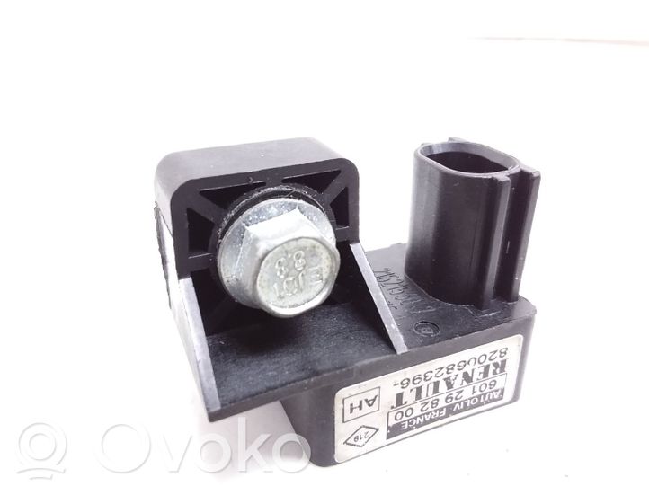 8200682396 Renault Megane II Airbag deployment crash/impact sensor, 5. ...