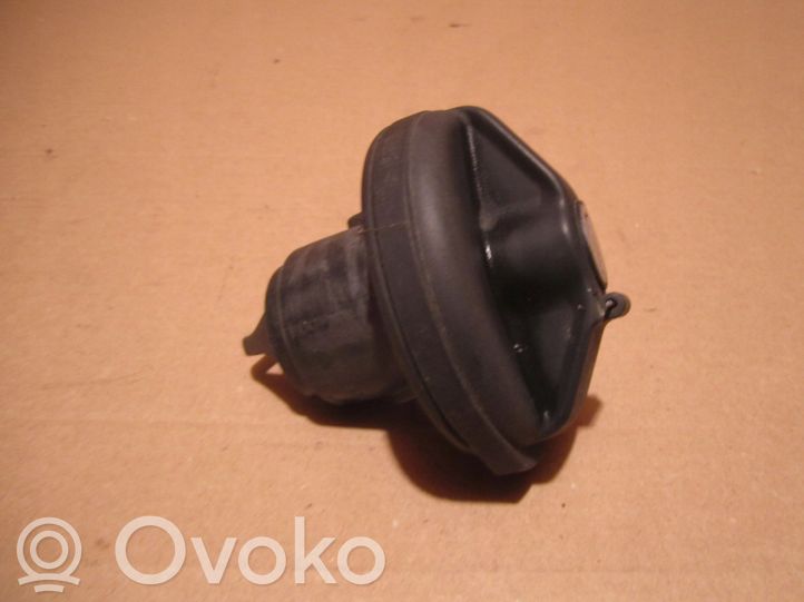 Iveco Daily 3rd gen Bouchon de réservoir essence, 12.01 € | OVOKO Iveco Daily 3rd gen Bouchon de réservoir essence, 12.01 € | OVOKO