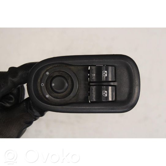 Renault Master III Electric window control switch, 46.00 € | RRR