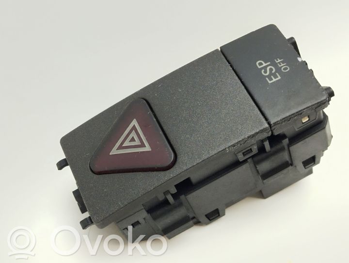 2049051600 Mercedes-Benz C W204 Interrupteur feux de détresse, 14.99 ...