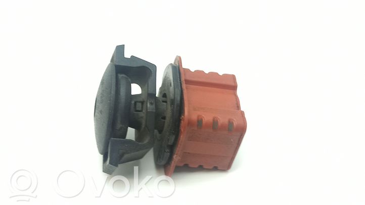 A0009912595 Mercedes-Benz C W204 Radiator mount bracket, 4.99 € | RRR