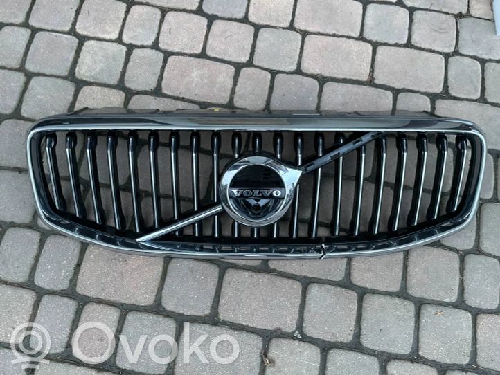 31425535 Volvo XC60 Front bumper upper radiator grill, 42.35 € | RRR