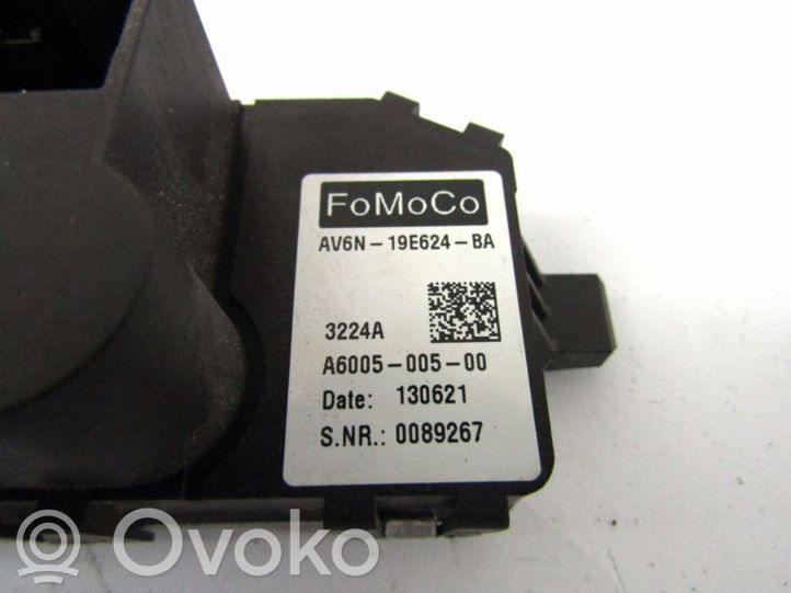 AV6N19E624BA Ford Kuga II Fan control module, 35.00 € | RRR