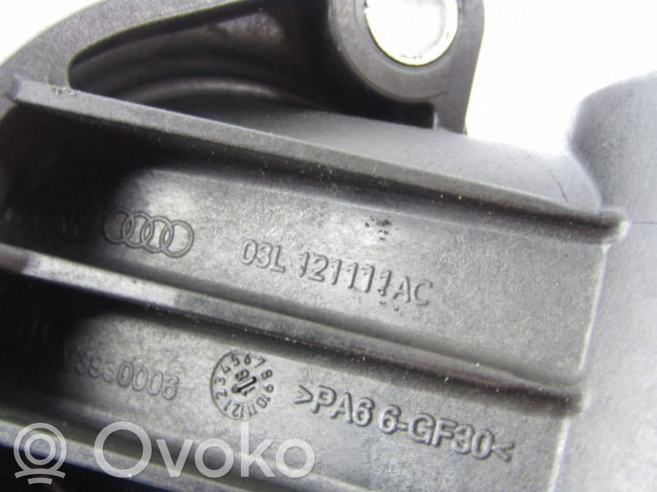 03L121111AC Volkswagen PASSAT B6 Boîtier de thermostat, 10.00 € | OVOKO