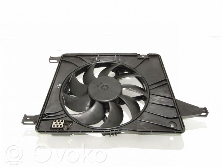 Nissan Qashqai+2 Radiator cooling fan shroud, 80.00 € | RRR