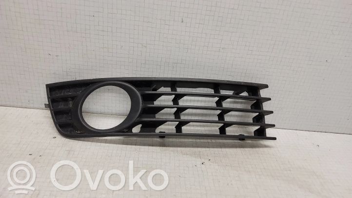 8E0807682 Audi A4 S4 B6 8E 8H Front bumper lower grill, 10.00 € | RRR