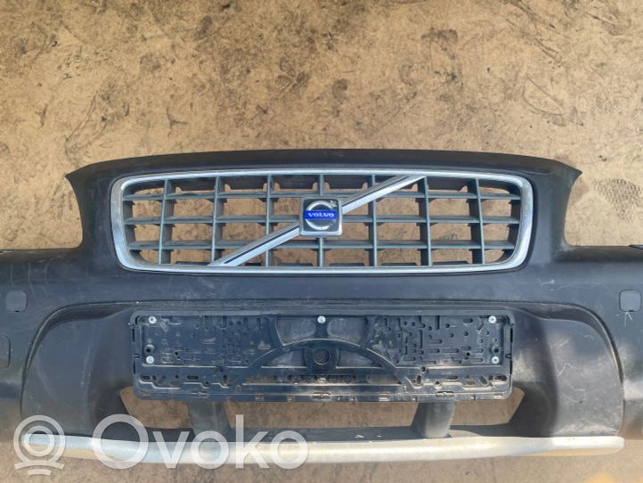 9484023 Volvo V70 Front bumper, 60.00 € | RRR