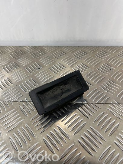 4G0802847 Audi A6 C7 Jacking socket point, 5.00 € | RRR