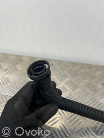 06E133817C Audi Q5 SQ5 Breather hose/pipe, 15.00 € | RRR