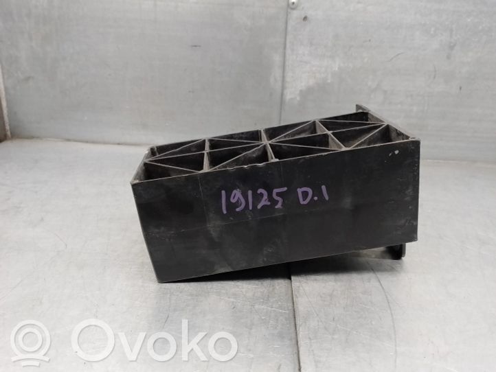 620933842R Renault Megane IV Front bumper mounting bracket, 27.06 € | RRR