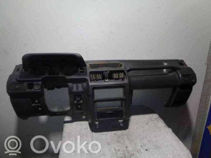 GRIS Mitsubishi Montero Dashboard, 140.75 € | RRR