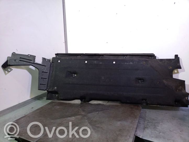 8U0825208 Audi Q3 8U Engine splash shield/under tray, 54.13 € | RRR