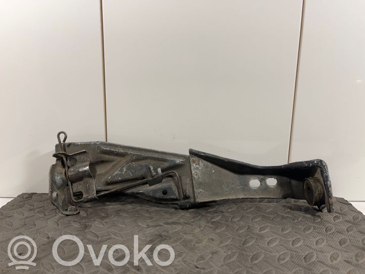 4A0805808 Audi A6 S6 C4 4A Radiator mount bracket, 10.00 € | RRR