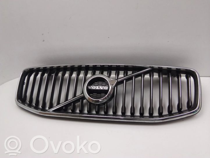 31425539 Volvo XC60 Grotelės viršutinės, 120.00 € | RRR