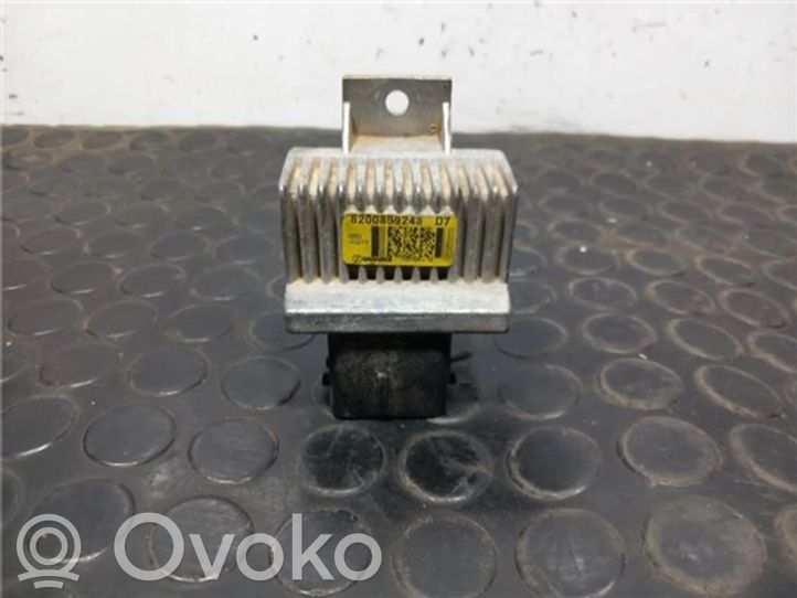 8200859243 Renault Megane III Glow plug pre-heat relay, 36.30 € | RRR
