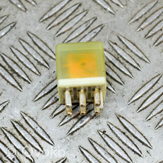 A0015427819 Mercedes-Benz SL R129 Hazard warning light relay, 10.00 € | RRR