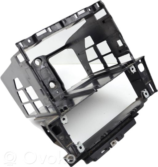 3U0858757 Skoda Superb B5 (3U) Radio/GPS head unit trim, 10.59 € | RRR