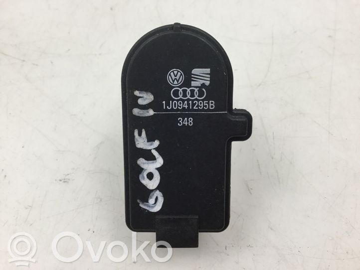 1J0941295B Volkswagen Golf IV Headlight level adjustment motor, 7.80 ...