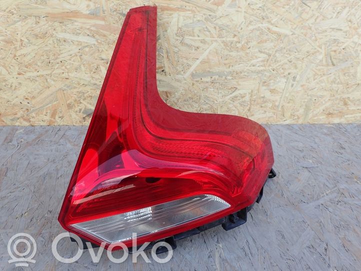 31395845 Volvo V40 Feux arrière / postérieurs, 78.60 € | OVOKO
