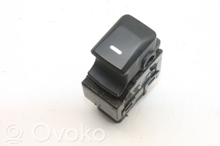 935751H000 KIA Sportage Switch for retractable tow bar, 10.00 € | RRR