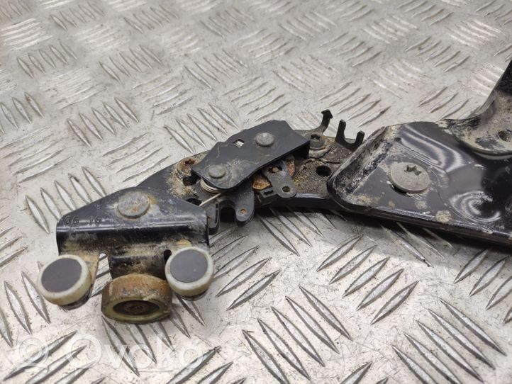 SAU36248 Mercedes-Benz Vito Viano W447 Sliding door lower roller guide ...