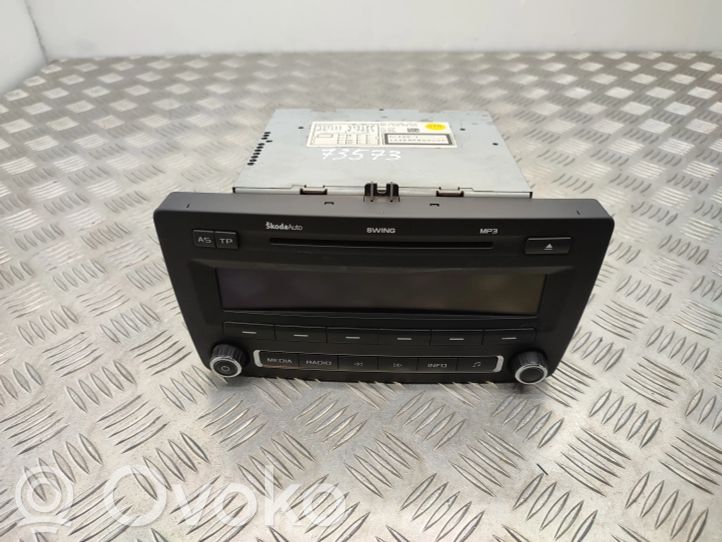 1Z0035161F Skoda Octavia Mk2 (1Z) Radio/CD/DVD/GPS head unit, 35.00 € | RRR
