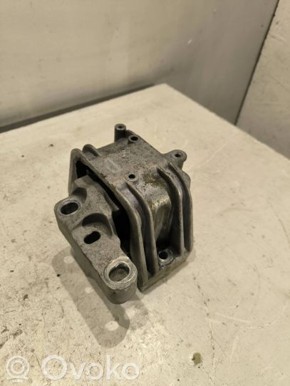 1k0199262 Volkswagen PASSAT B6 Engine mount bracket, 10.00 € | RRR