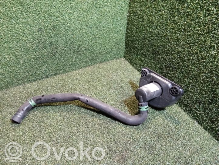 8200795333 Renault Master III Tuyau de remplissage d'huile, 20.00 € | OVOKO