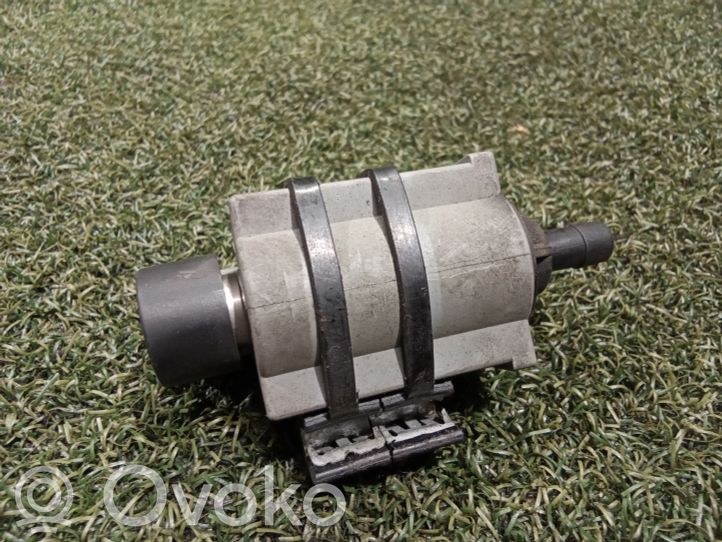 077906283B Porsche Cayenne (92A) Turbo solenoid valve, 14.00 € | RRR