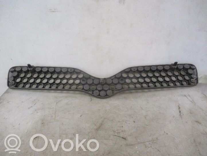 5310152010 Toyota Yaris Front grill, 63.50 € | RRR
