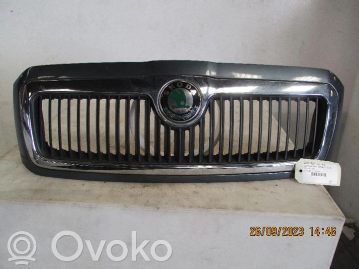1U0853653A01C Skoda Octavia Mk2 (1Z) Front grill, 38.10 € | RRR