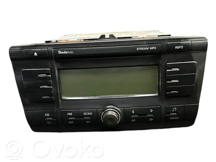 1Z0035161C Skoda Octavia Mk2 (1Z) Radio/CD/DVD/GPS head unit, 18.00 € | RRR