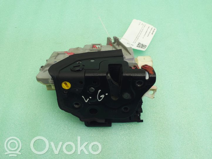 3C4839015A Volkswagen PASSAT B7 Rear door lock, 4.00 € | RRR