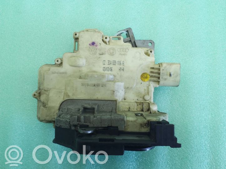 3C4839016A Volkswagen PASSAT B7 Rear door lock, 3.00 € | RRR