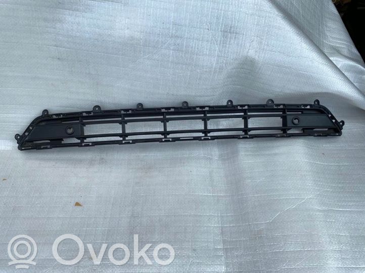 31449342 Volvo XC40 Front bumper lower grill, 51.51 € | RRR