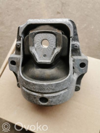 8R0199381 Audi Q5 SQ5 Engine mount bracket, 30.00 € | RRR