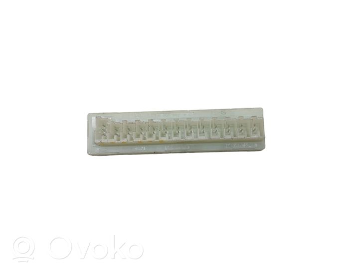 A0009821112 Mercedes-Benz Vito Viano W447 Voltage converter inverter ...