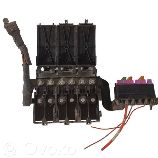Volkswagen Polo IV 9N3 Boîte à fusibles, 10.00 € | OVOKO