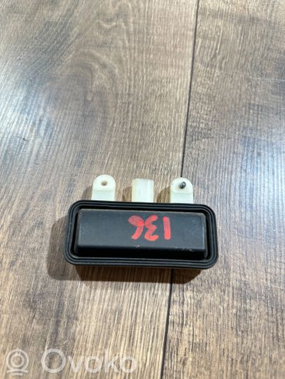 2218702410 Mercedes-Benz E W212 Tailgate opening switch, 9.99 € | RRR