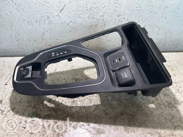 6AS19DX9AC Jeep Cherokee Gear shifter surround trim plastic, 50.00 € | RRR