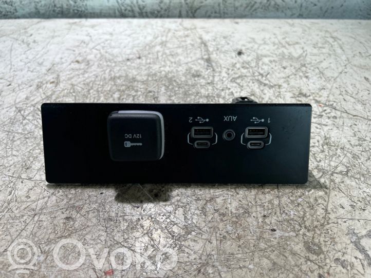 P68377882AD Jeep Grand Cherokee WL USB socket connector, 140.00 € | RRR