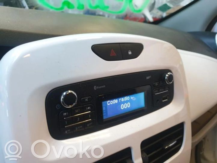 Renault Zoe Radio/CD/DVD/GPS head unit, 86.25 € | RRR