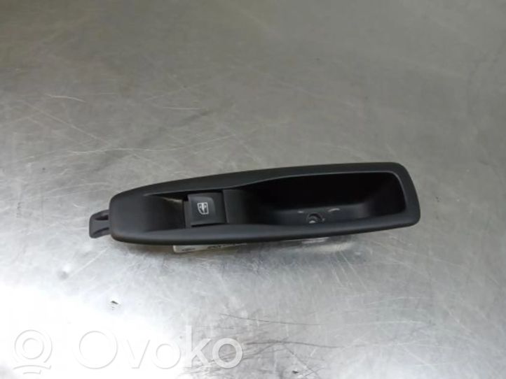 829614619R Renault Captur Electric window control switch, 11.50 € | RRR