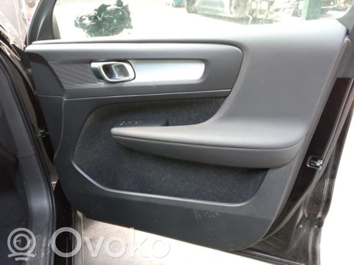 Volvo XC40 Front door card panel trim, 230.00 € | RRR