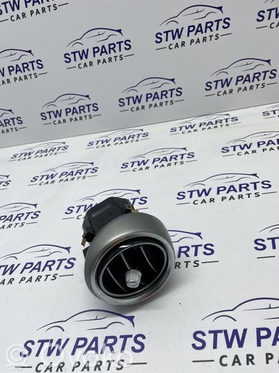 2058300301 Mercedes-Benz C W205 Dash center air vent grill, 15.00 € | RRR